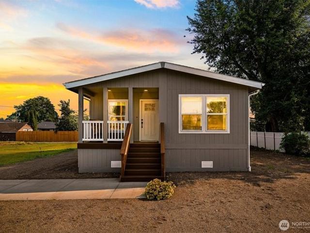 211 Harrison St, Sumas, WA 98295