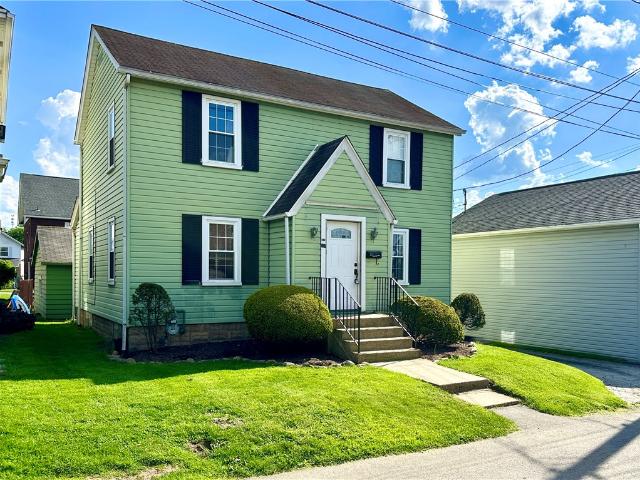 211 Hickory Way