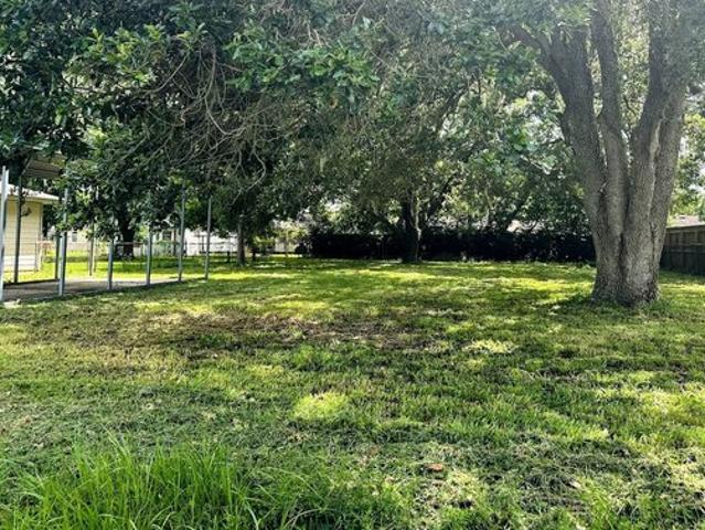 211 Hickory St, Sweeny, TX 77480