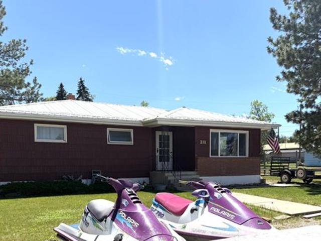 211 Hilger Ave, Lewistown, MT 59457
