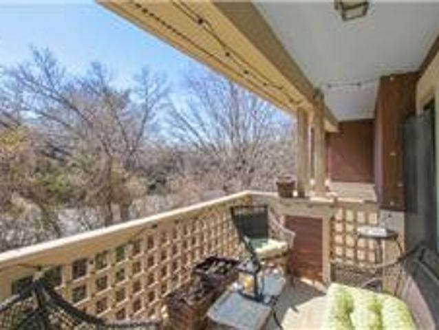 211 Hillsboro Pl