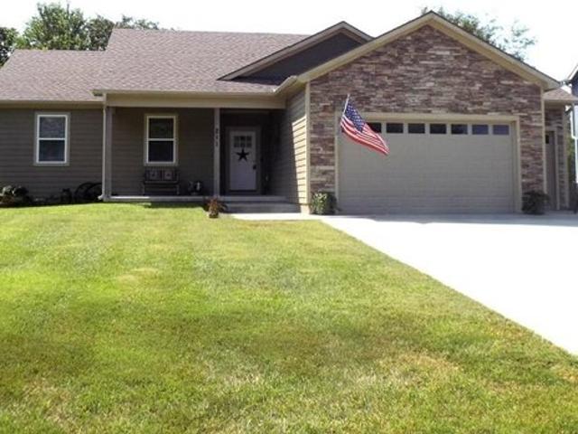 211 Hillside Dr, Baldwin City, KS 66006