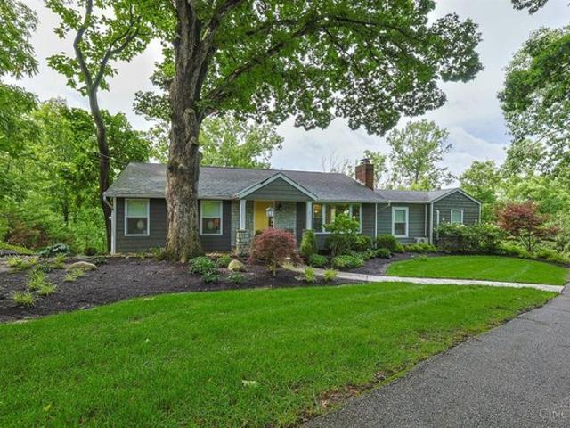 211 Hilltop Ln, Wyoming, OH 45215