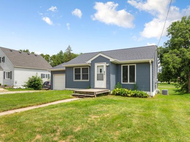 211 Independence Ave S, Clarks Grove, MN 56016