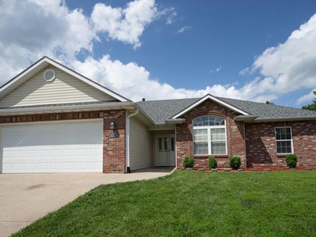 211 Jackal Dr, Columbia, MO 65202