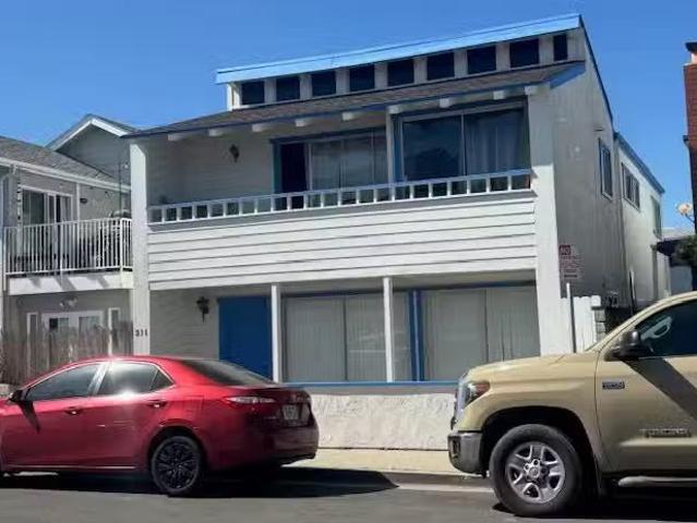 211 Orange St #A, Newport Beach, CA 92663