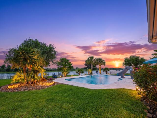211 Lago Circle Drive N