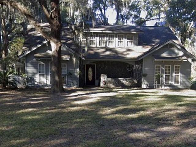 211 Lake Shore Dr, Midway, GA 31320