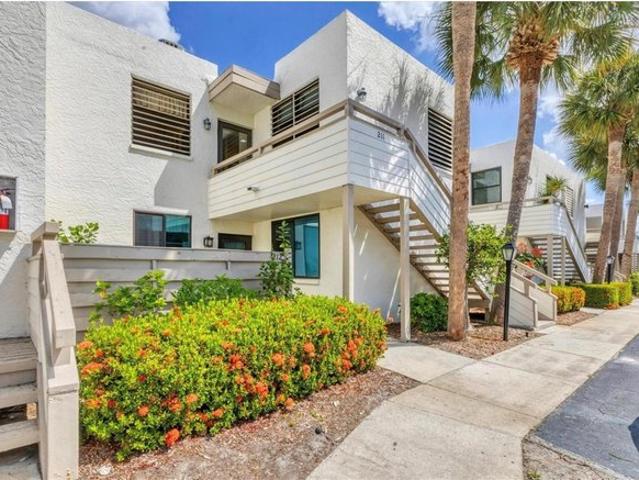 211 Lakewood Dr Unit 211, Bradenton, FL 34210