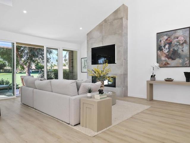 211 Las Lomas, Palm Desert, CA 92260