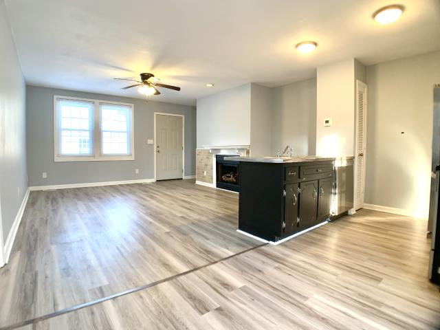 211 Lexington Dr # B