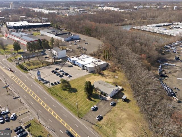 211 Lincoln Highway