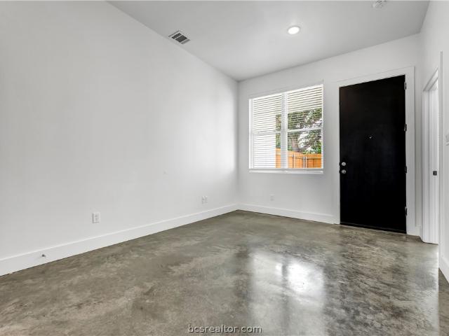 211 Lynn Dr, Unit 105, Bryan, TX 77801 | MLS #26001