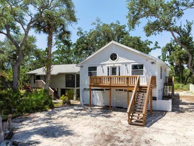 211 Mt Pleasant Rd, Nokomis, FL 34275