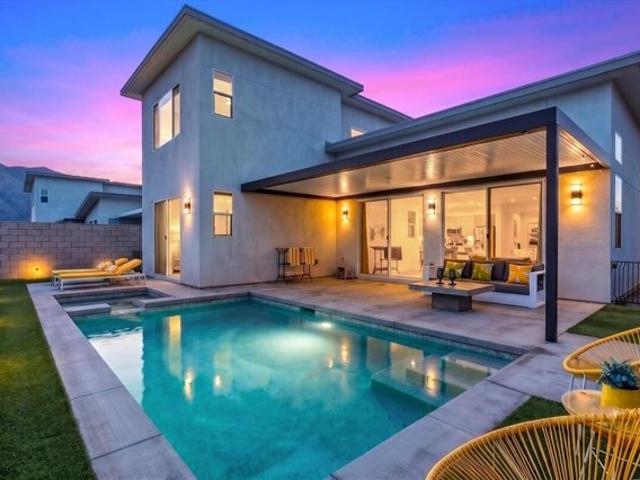 211 Mustang Ln, Palm Springs, CA 92262