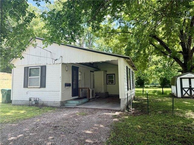 211 N 12th St, Parsons, KS 67357
