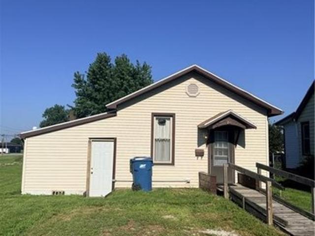 211 N 3rd St, Hoopeston, IL 60942