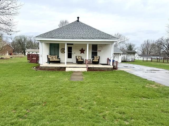 211 N Union St, Yates City, IL 61572
