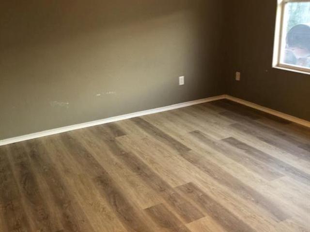 211 N Woodley Rd