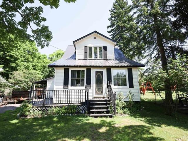 211 N Birch St, L'Anse, MI 49946