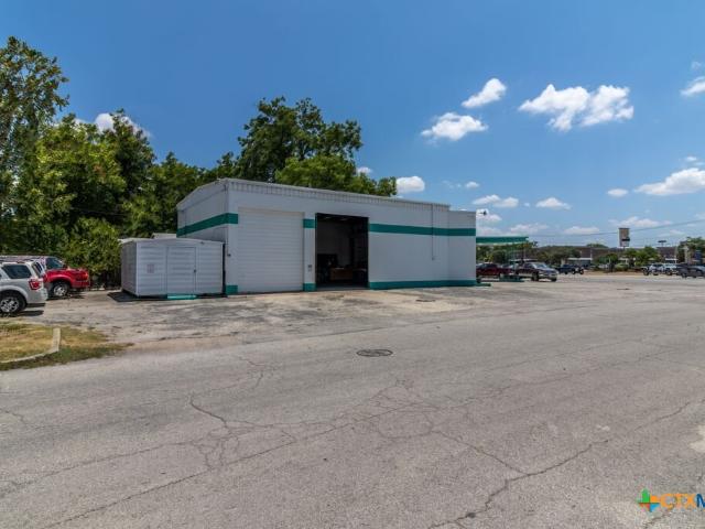 211 N Business Ih 35