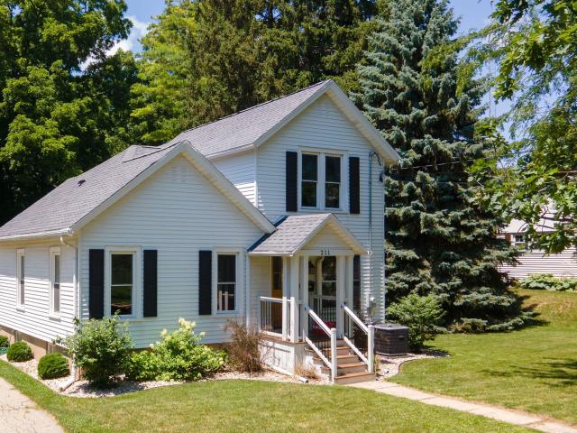 211 N Ferry Dr