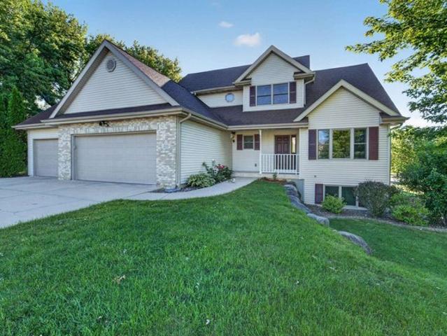 211 N Heatherstone Dr, Sun Prairie, WI 53590