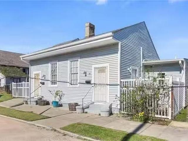 211 N JOHNSON Street, New Orleans, LA 70112