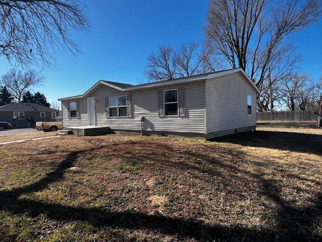 211 N Market St, Medicine Lodge, KS 67104