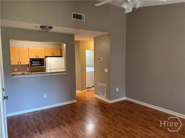 211 North Avenue 1332