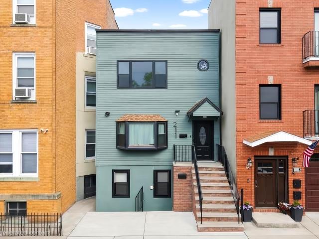 211 New York Ave # 2