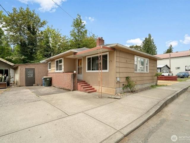 211 NW Kerron Ave, Winlock, WA 98596