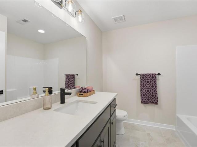 211 NW Orchard St, Lee's Summit, MO 64063 | MLS #2595