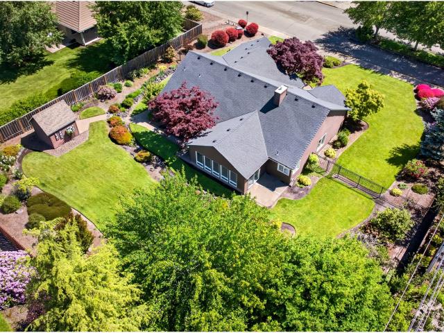 211 nw west hills dr