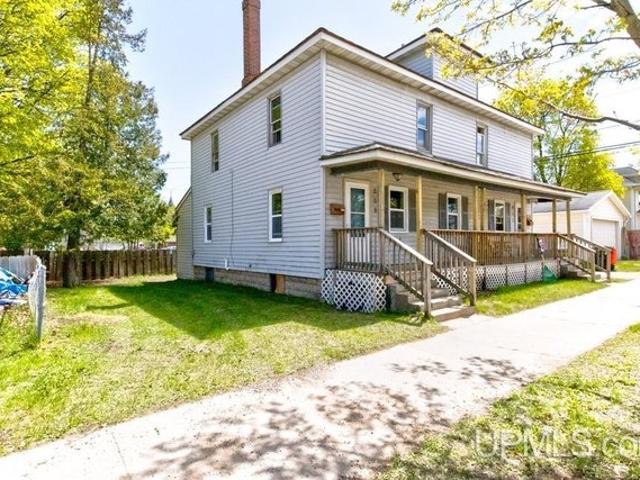211 S 14th St, Escanaba, MI 49829