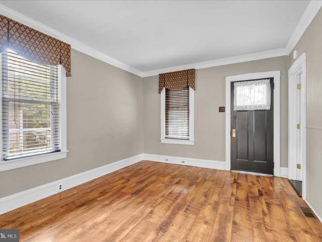 211 S Logan