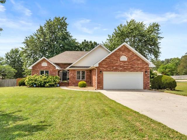 211 S Oak Grove St, Marshfield, MO 65706