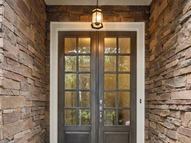 211 Saddle Road