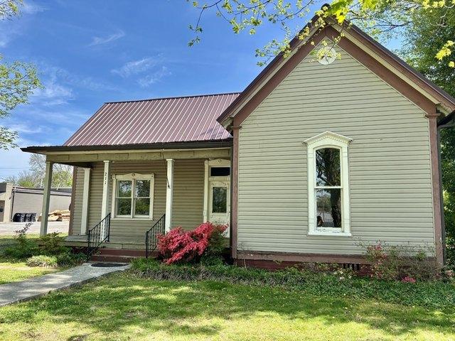 211 SE Atlantic St, Tullahoma, TN 37388