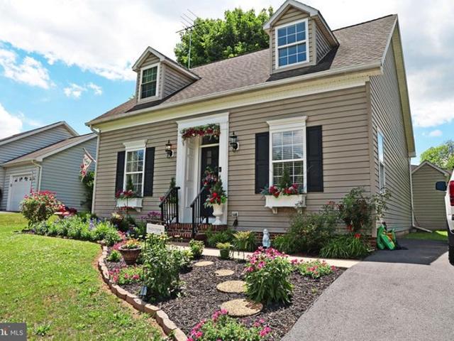 211 Sentry Ln, Martinsburg, WV 25401