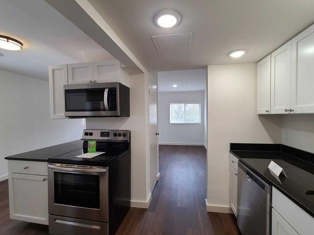 211 Springfield by Royse + Brinkmeyer 1 Bedroom Apartment for Rent at 211 W Springfield Ave, Champaign, IL 61820