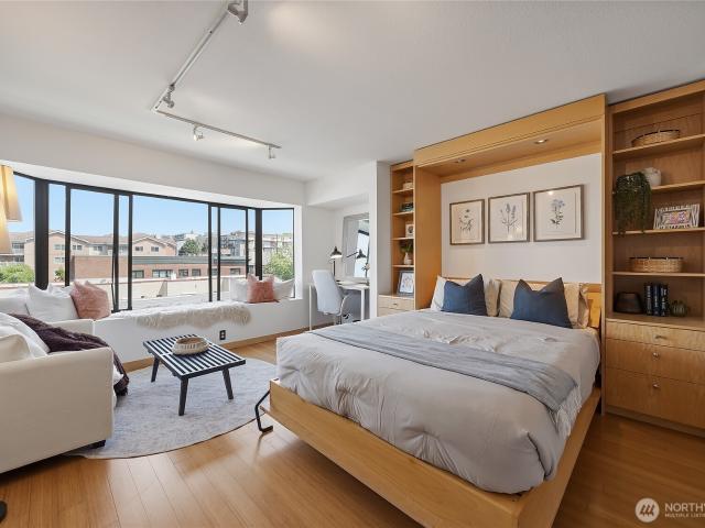 211 Summit Avenue E # 405