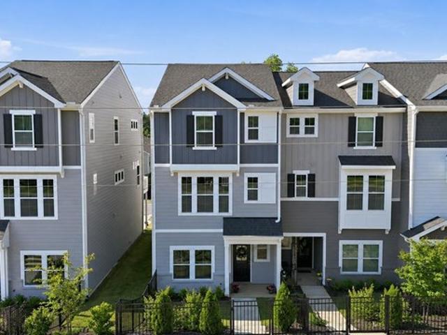 211 Pond View Ct, Fuquay Varina, NC 27526
