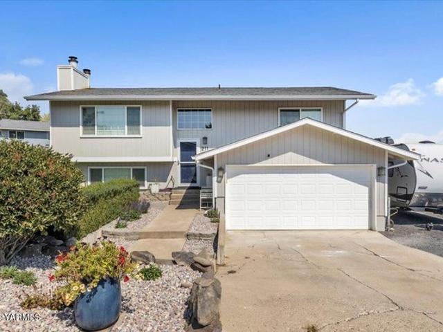 211 Palmer Dr, Selah, WA 98942