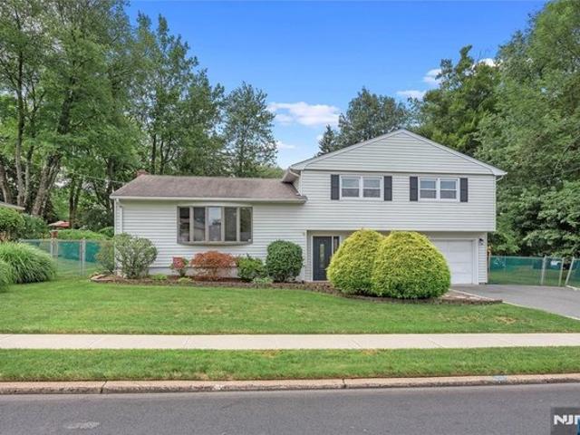 211 Park Ave, Emerson, NJ 07630
