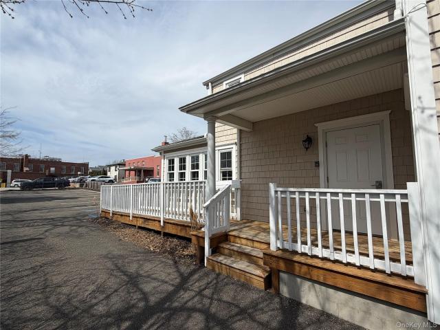 211 Roanoke Avenue