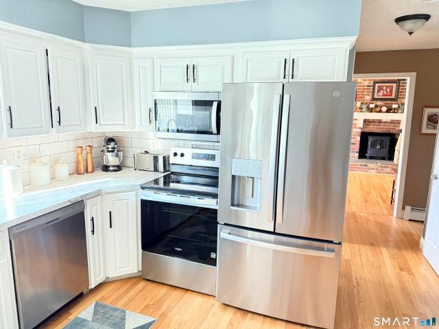 211 Robbins Rd, Berlin, CT 06037 | MLS #24166 | Compass