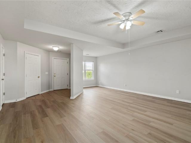 211 Ravenwood Boulevard