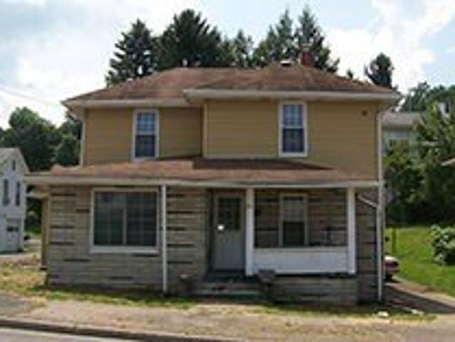 211 Race St, Westover, WV 26501