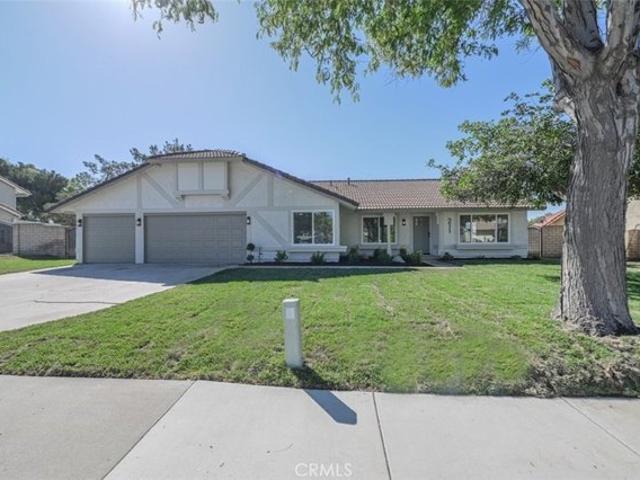211 W Columbine Ave, Rialto, CA 92377